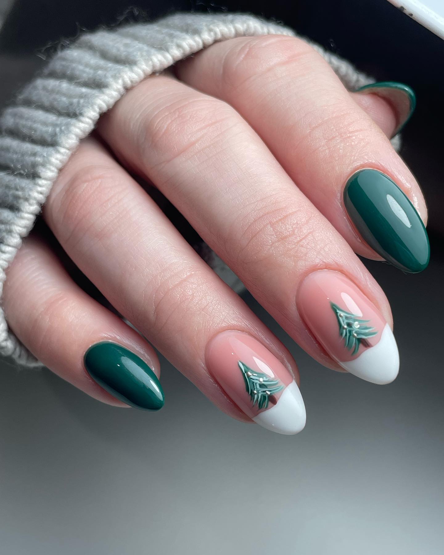 30 Christmas Nail Designs: Festive Ideas for Stunning Holiday Nails ...