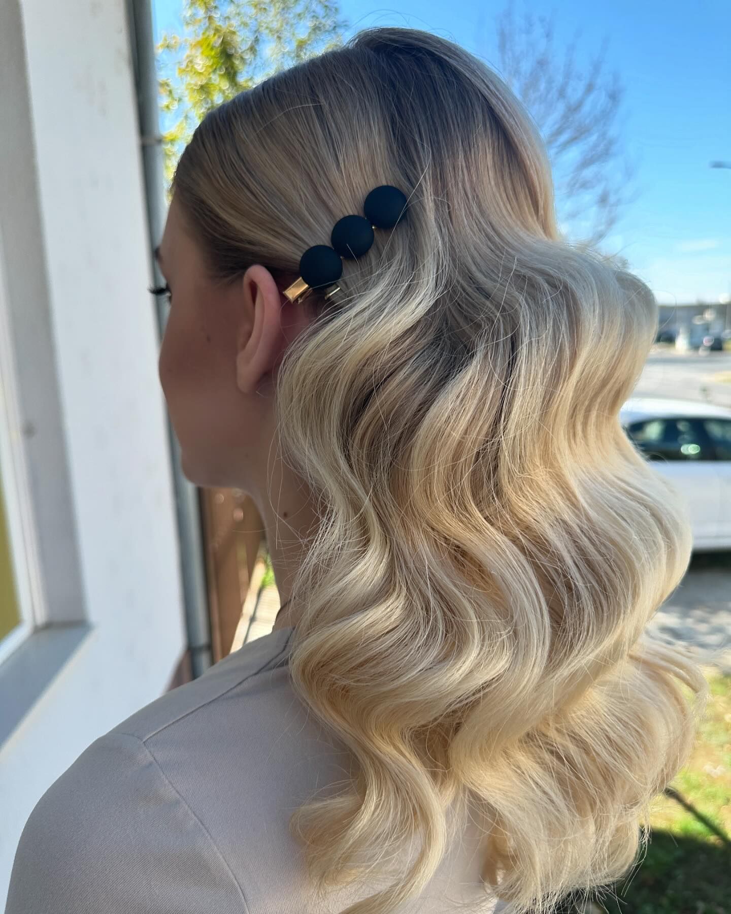 25 Elegant Hairstyles for Every Occasion: From Classic Buns to Romantic ...