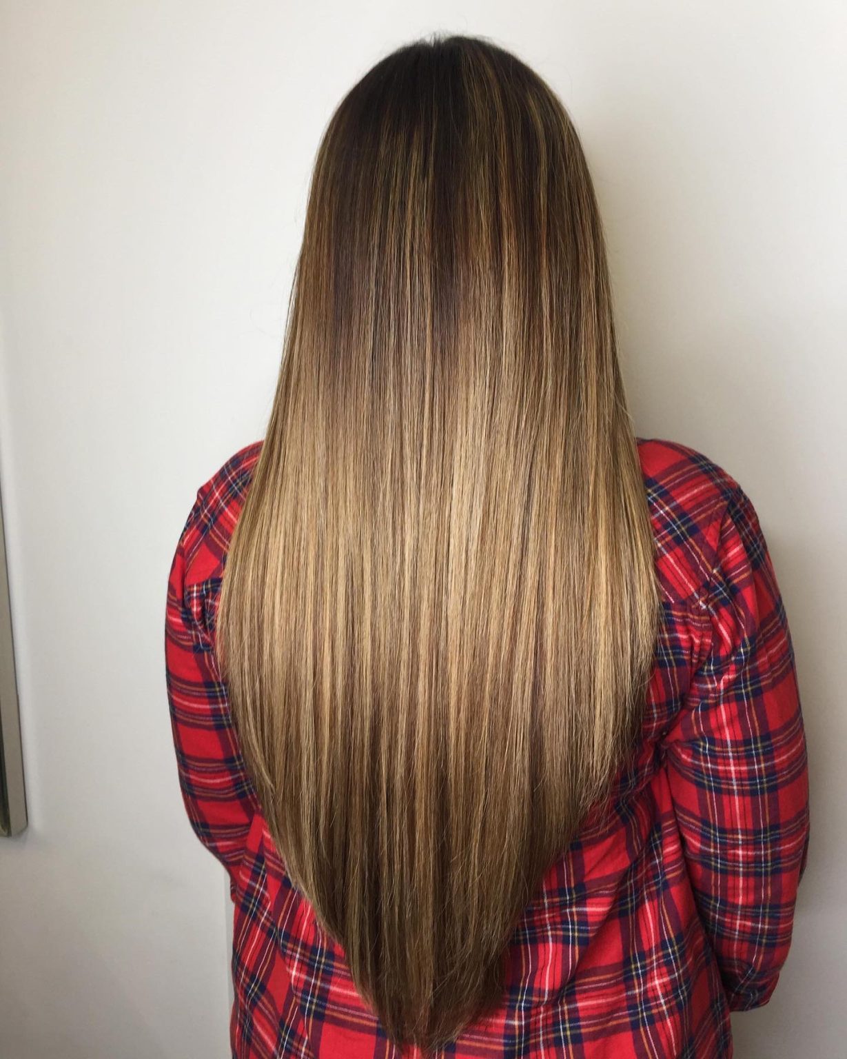 Discover 35 Stunning V-Cut Hair Ideas for Every Style: From Sleek to ...