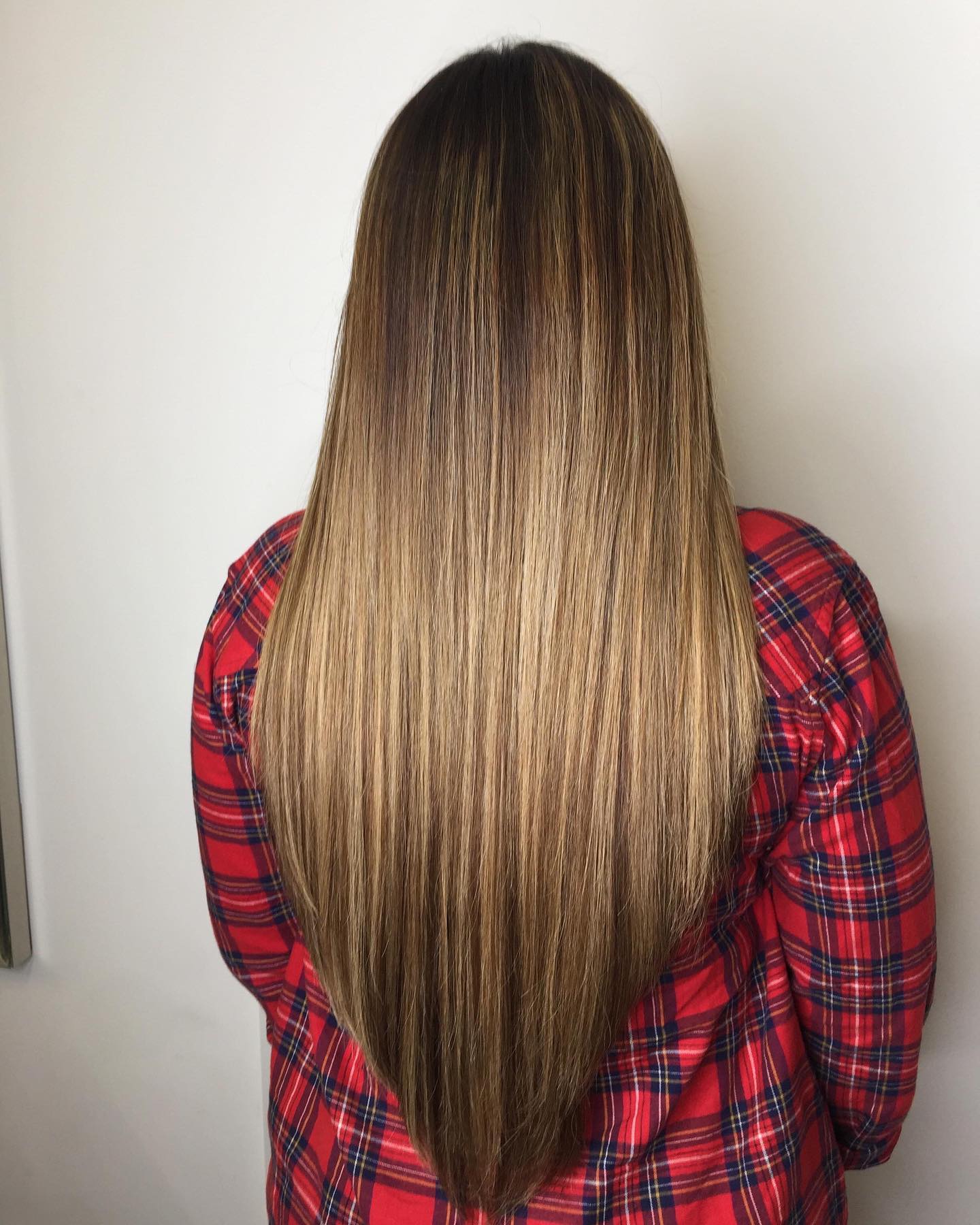 Discover 35 Stunning V-Cut Hair Ideas for Every Style: From Sleek to ...