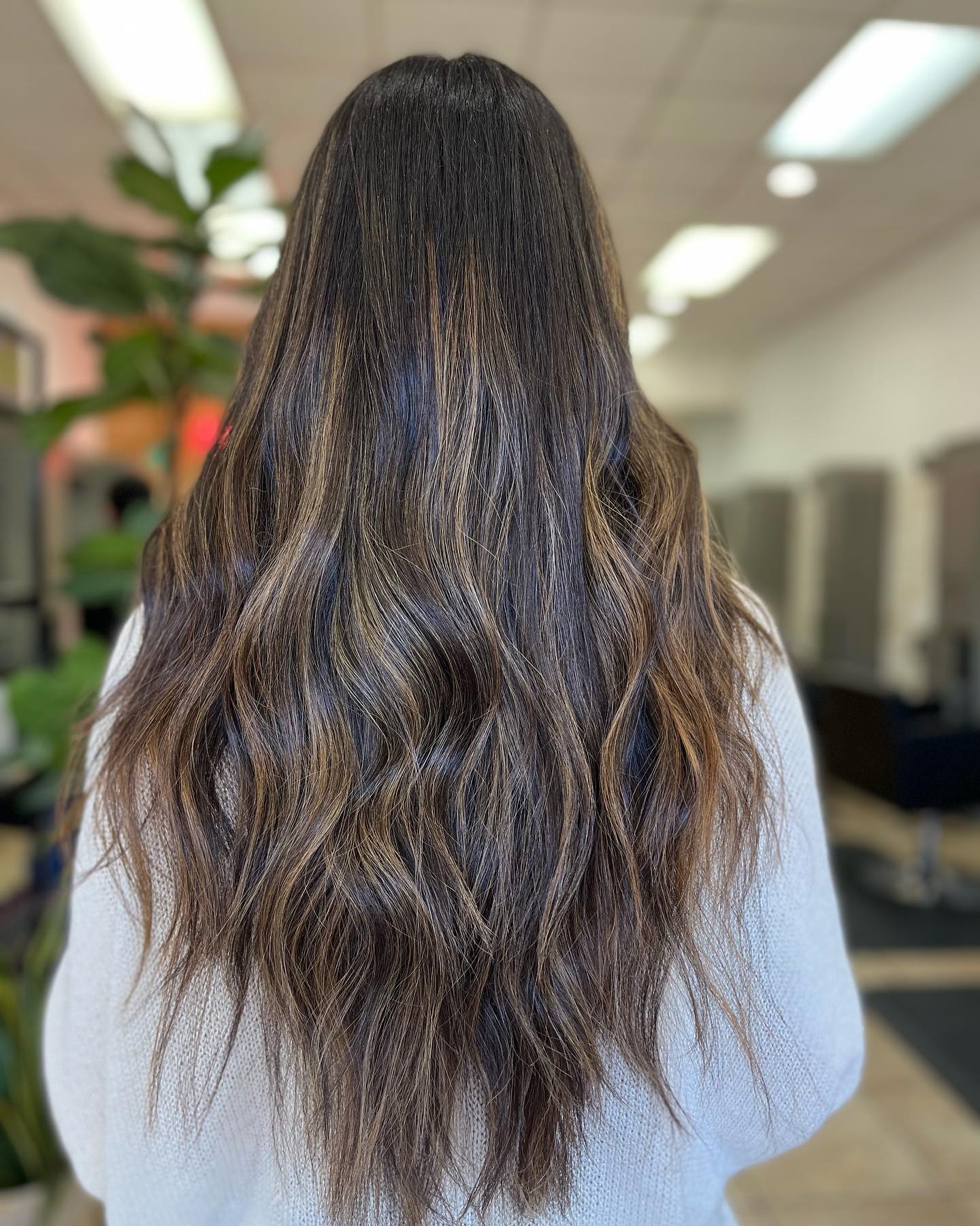 Discover 35 Stunning V-Cut Hair Ideas for Every Style: From Sleek to ...