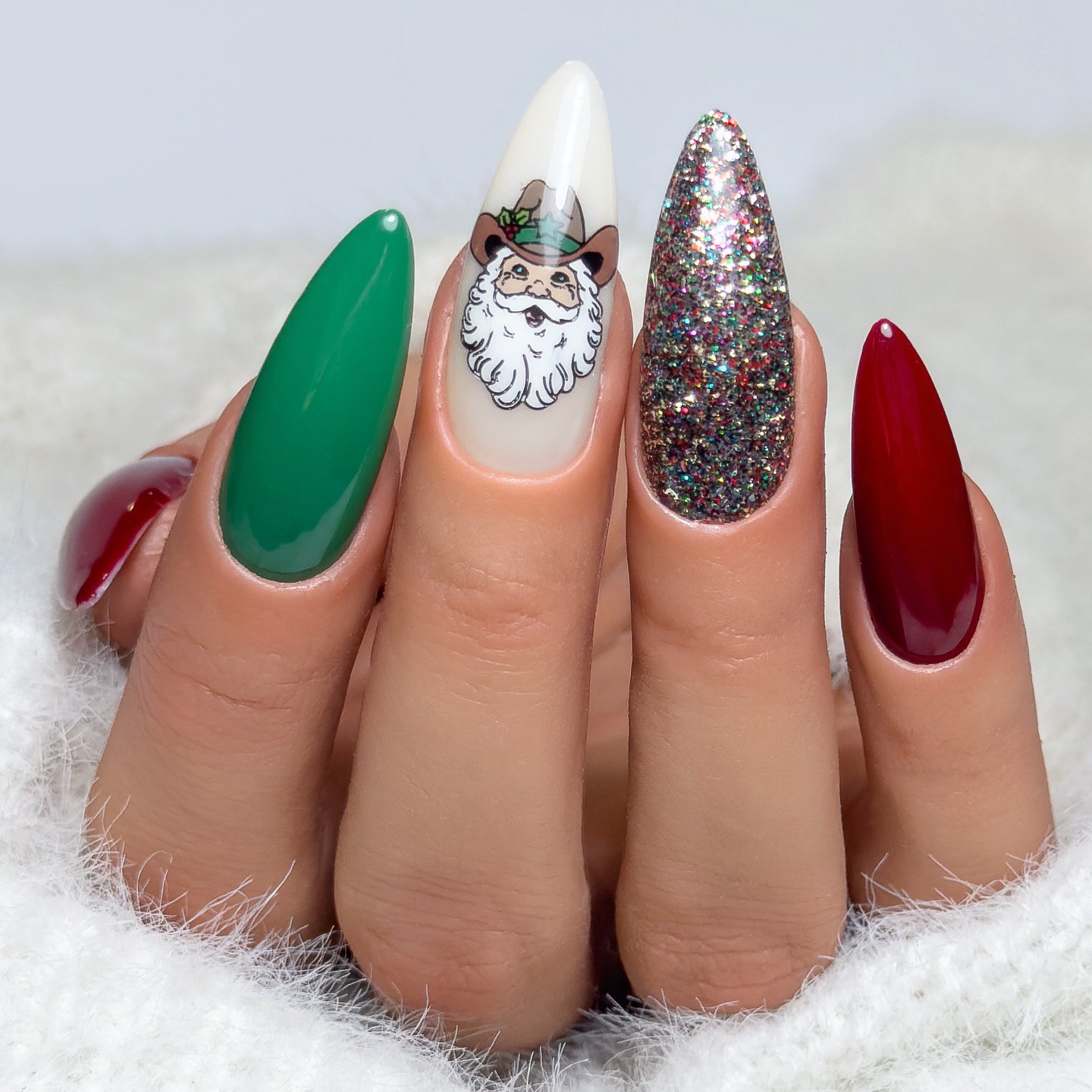 30 Christmas Nails Ideas: Stunning Designs to Rock Your Holiday Look ...