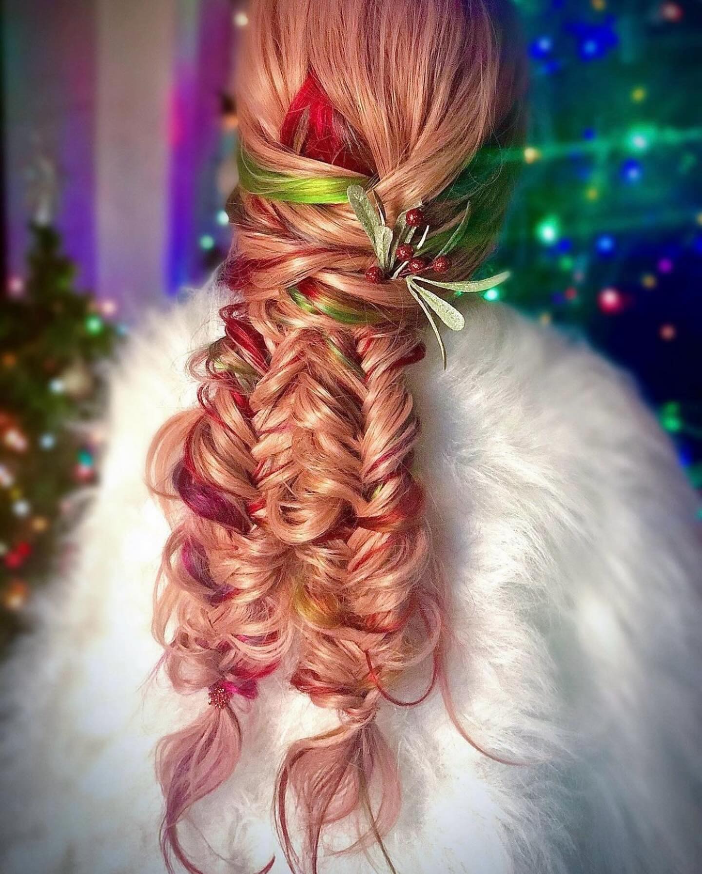 26 Christmas Hairstyles for Long Hair: Cute, Simple, and Festive Ideas ...