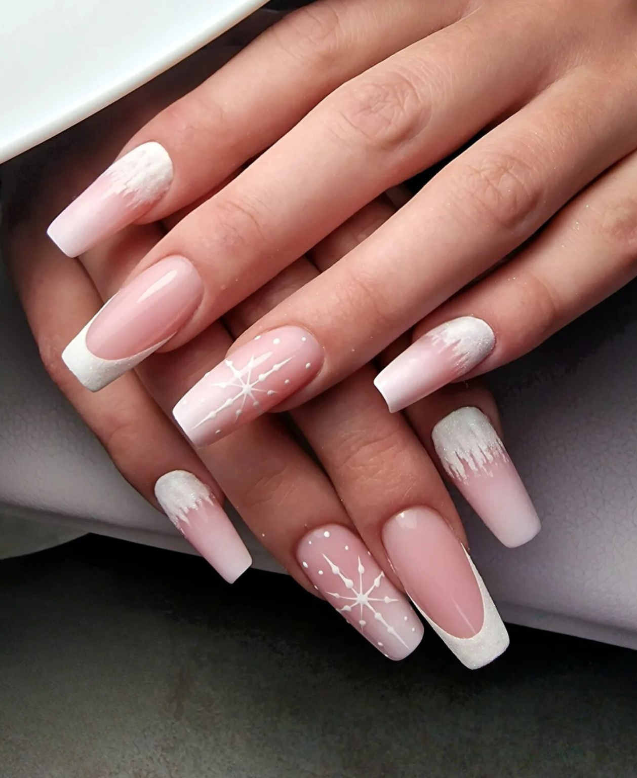 25 Stunning White Christmas Nail Designs to Sparkle This Holiday Season ...