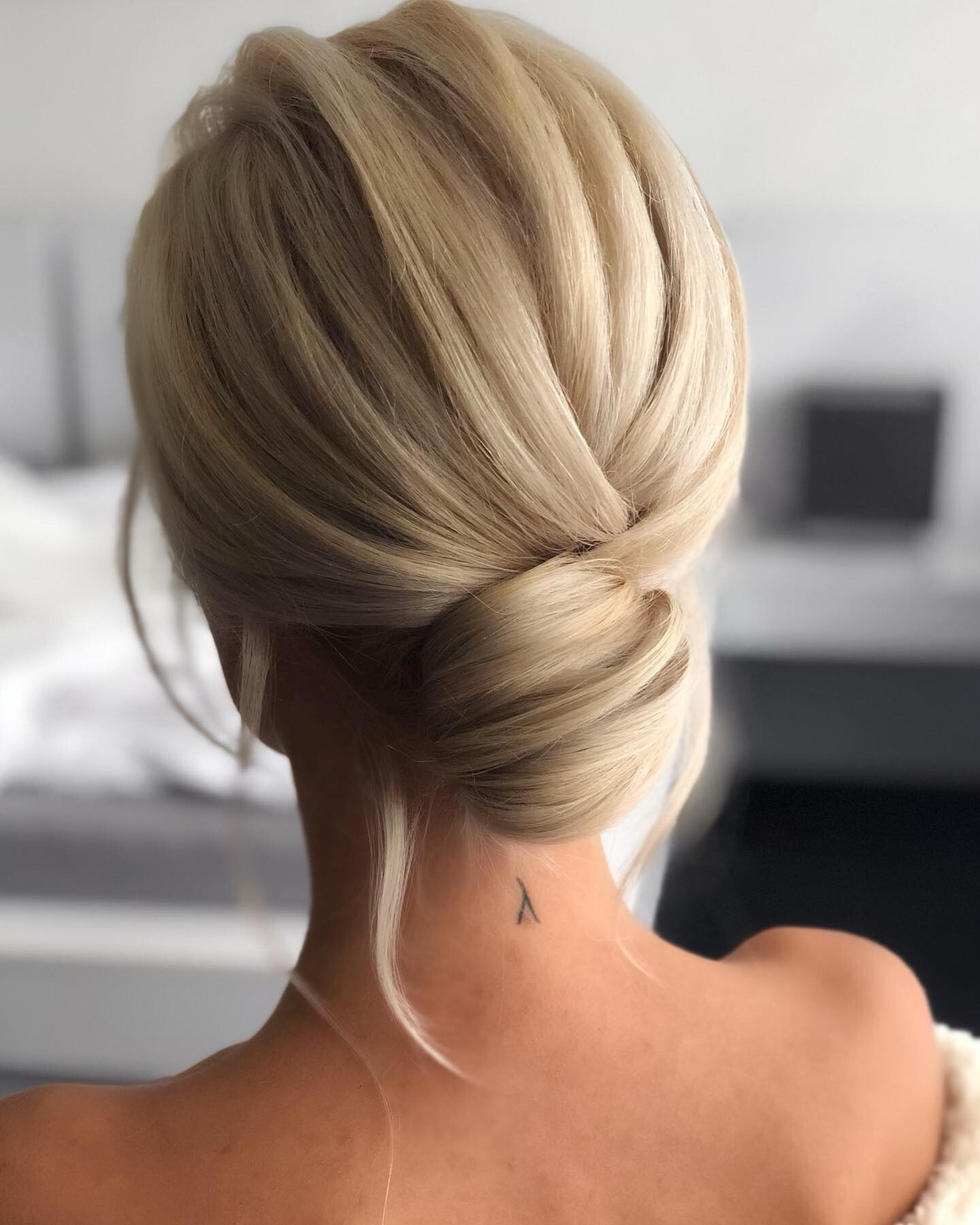 25 Elegant Hairstyles for Every Occasion: From Classic Buns to Romantic ...