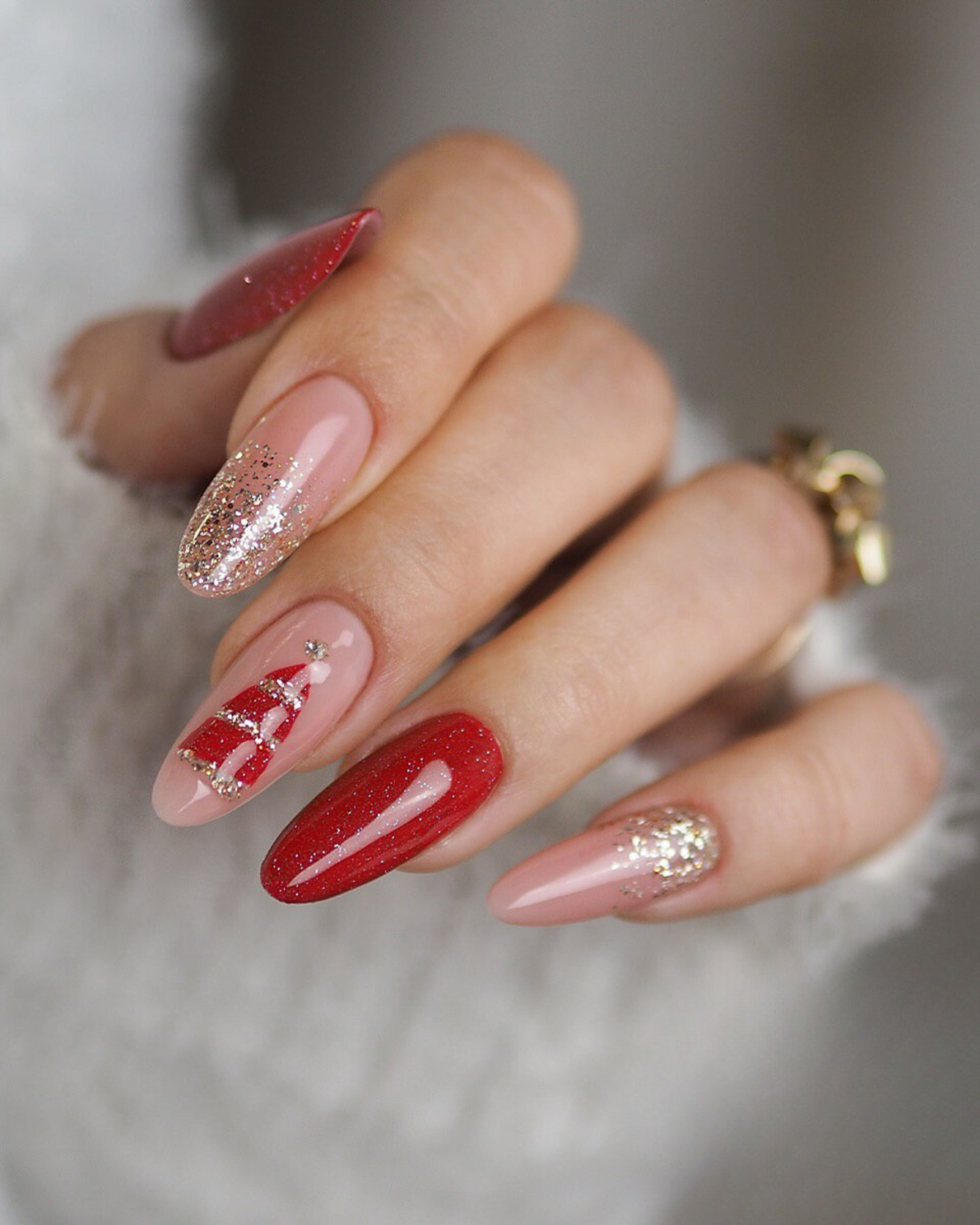 26 December Nails: Festive Ideas with Glitter, Red, Green, and ...