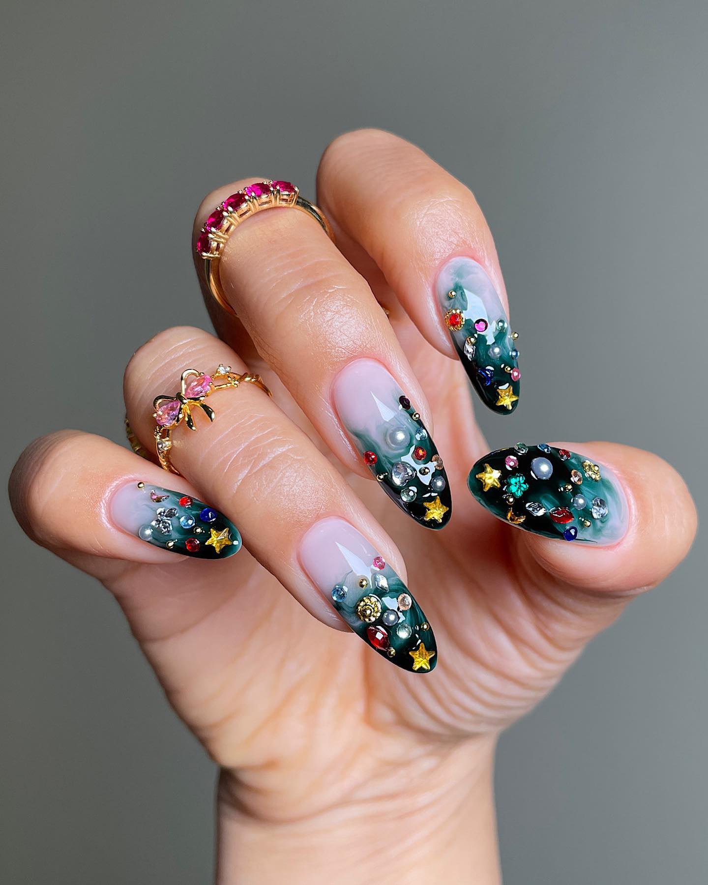 30 Christmas Nails Ideas: Stunning Designs to Rock Your Holiday Look ...