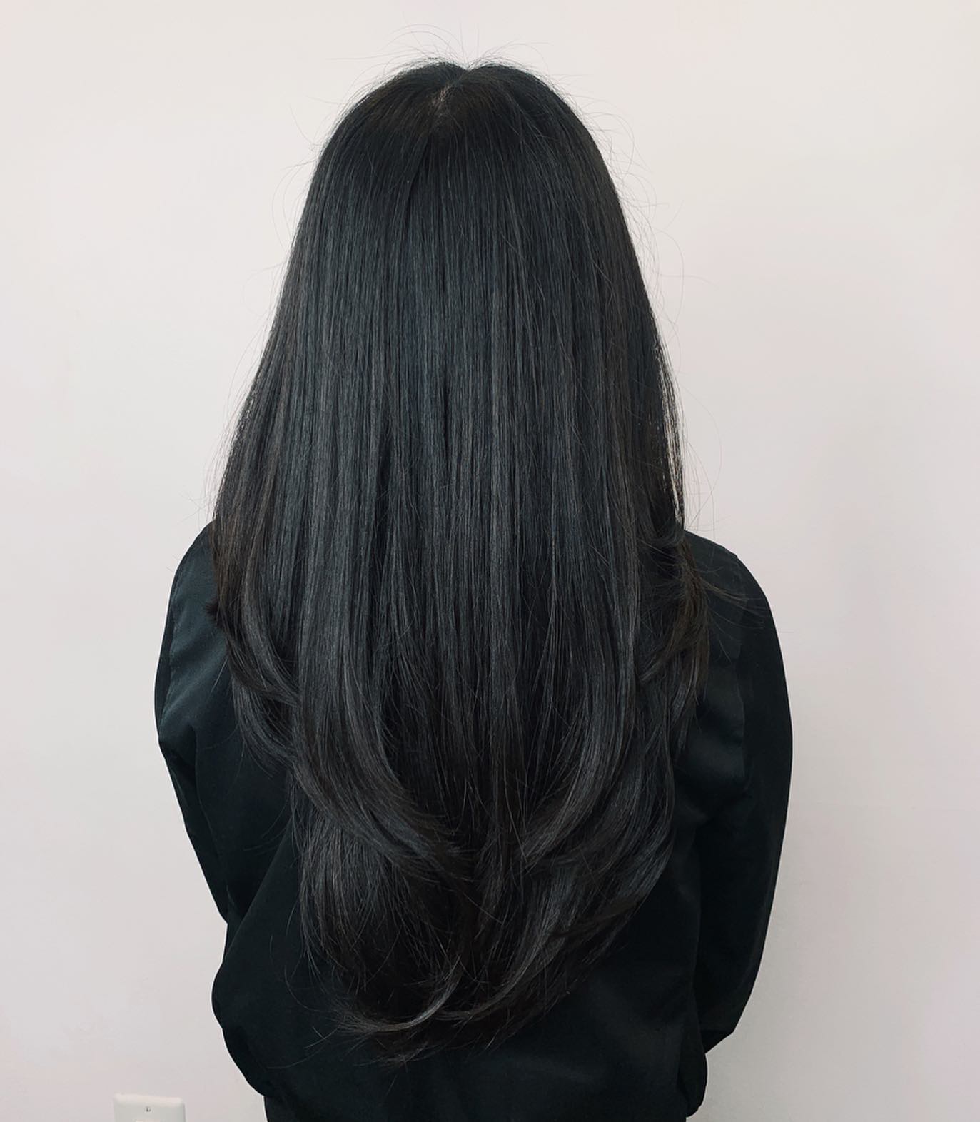 Discover 35 Stunning V-Cut Hair Ideas for Every Style: From Sleek to ...