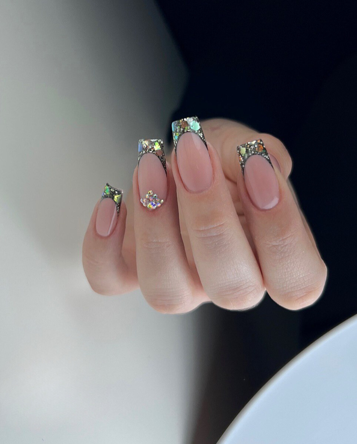 26 December Nails: Festive Ideas with Glitter, Red, Green, and ...