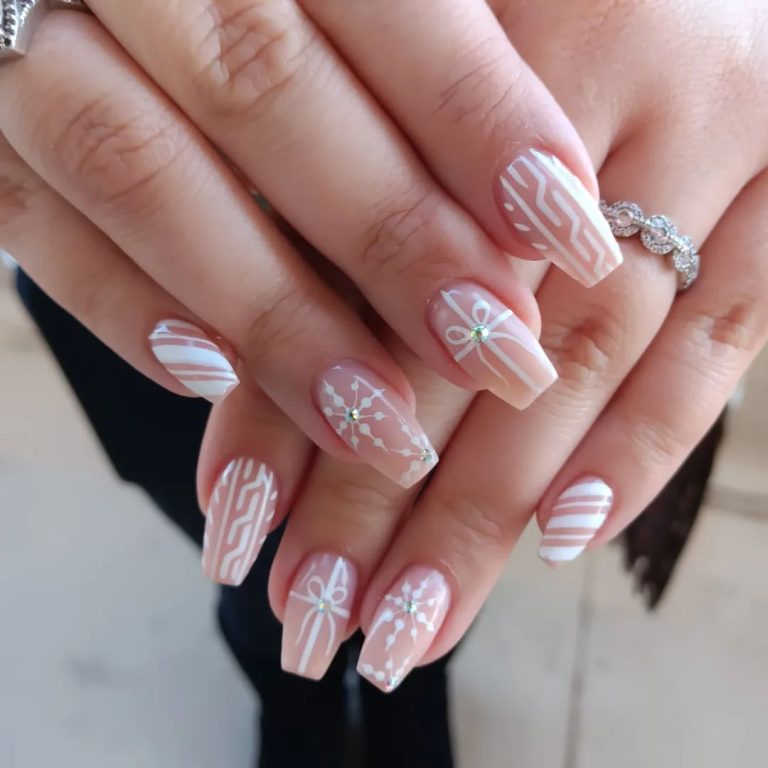 25 Stunning White Christmas Nail Designs to Sparkle This Holiday Season ...