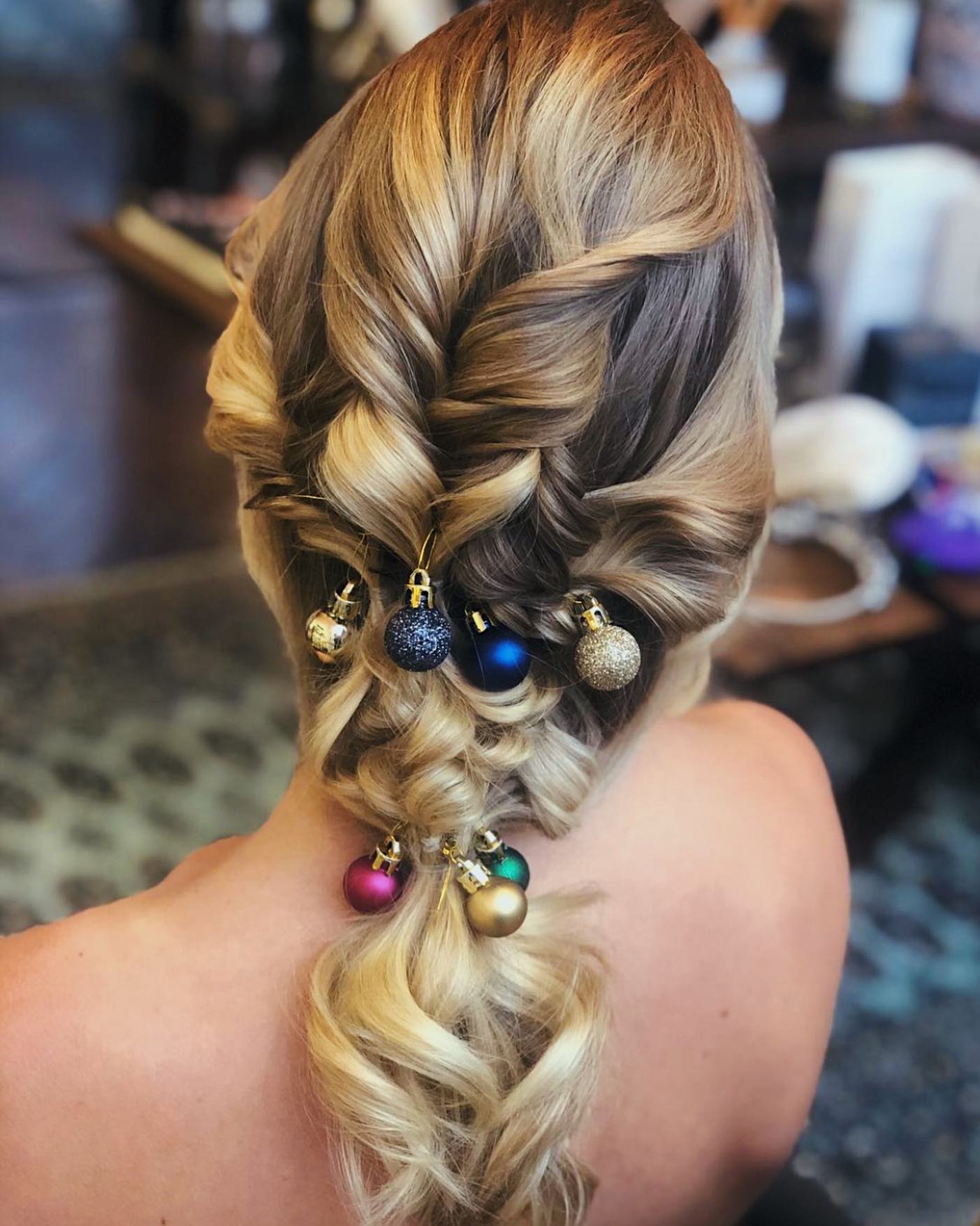 26 Christmas Hairstyles for Long Hair: Cute, Simple, and Festive Ideas ...