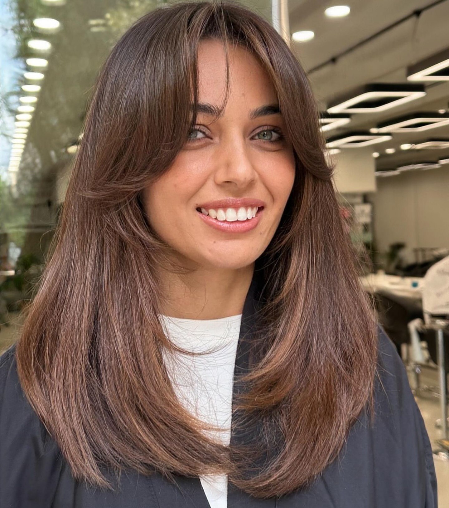 25 Gorgeous Medium Haircuts with Bangs to Elevate Your Style - divagaze.com