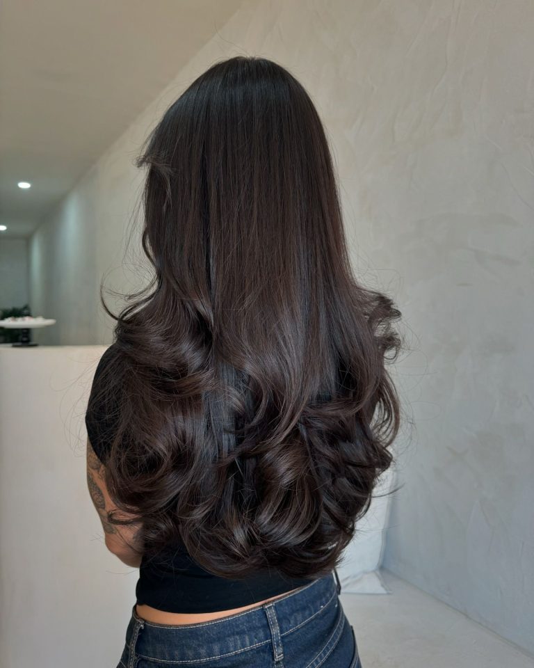30 Trendy Long Layered Haircuts for 2025 That Will Transform Your Look ...
