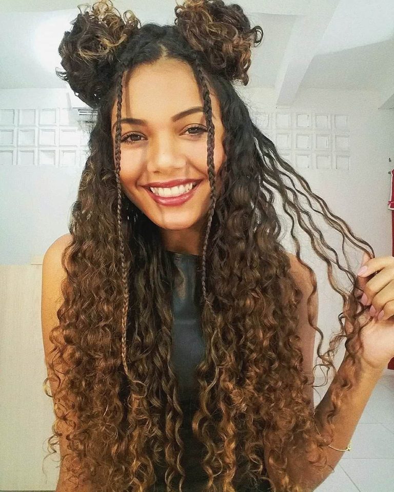 25 Stunning Hairstyles for Wavy Hair to Elevate Your Look Every Day ...