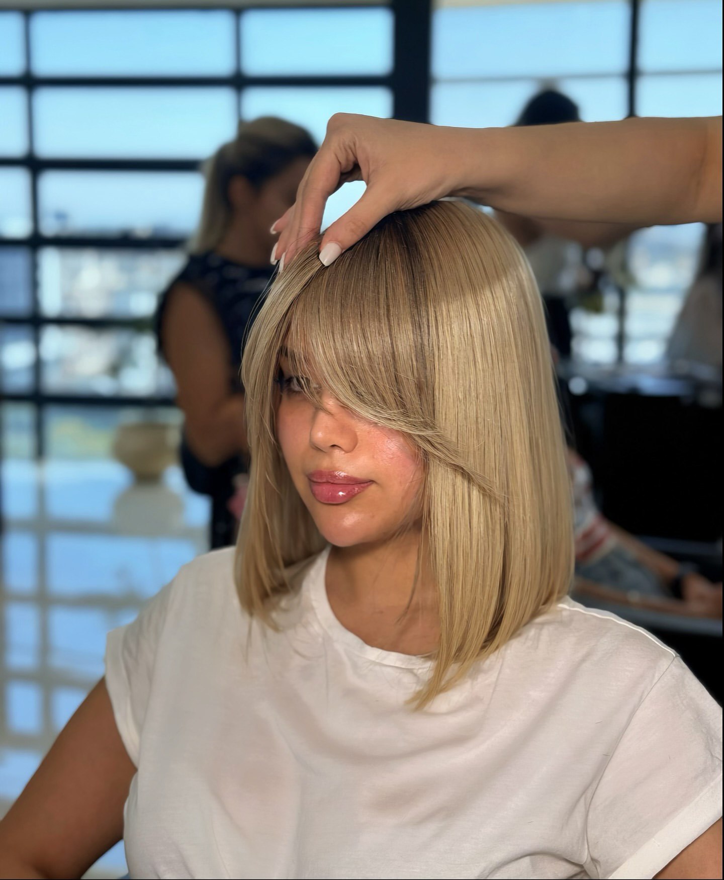 25 Gorgeous Medium Haircuts with Bangs to Elevate Your Style - divagaze.com