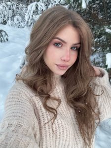 25 Stunning Light Brown Hair Ideas for 2025: From Natural Waves to Bold ...