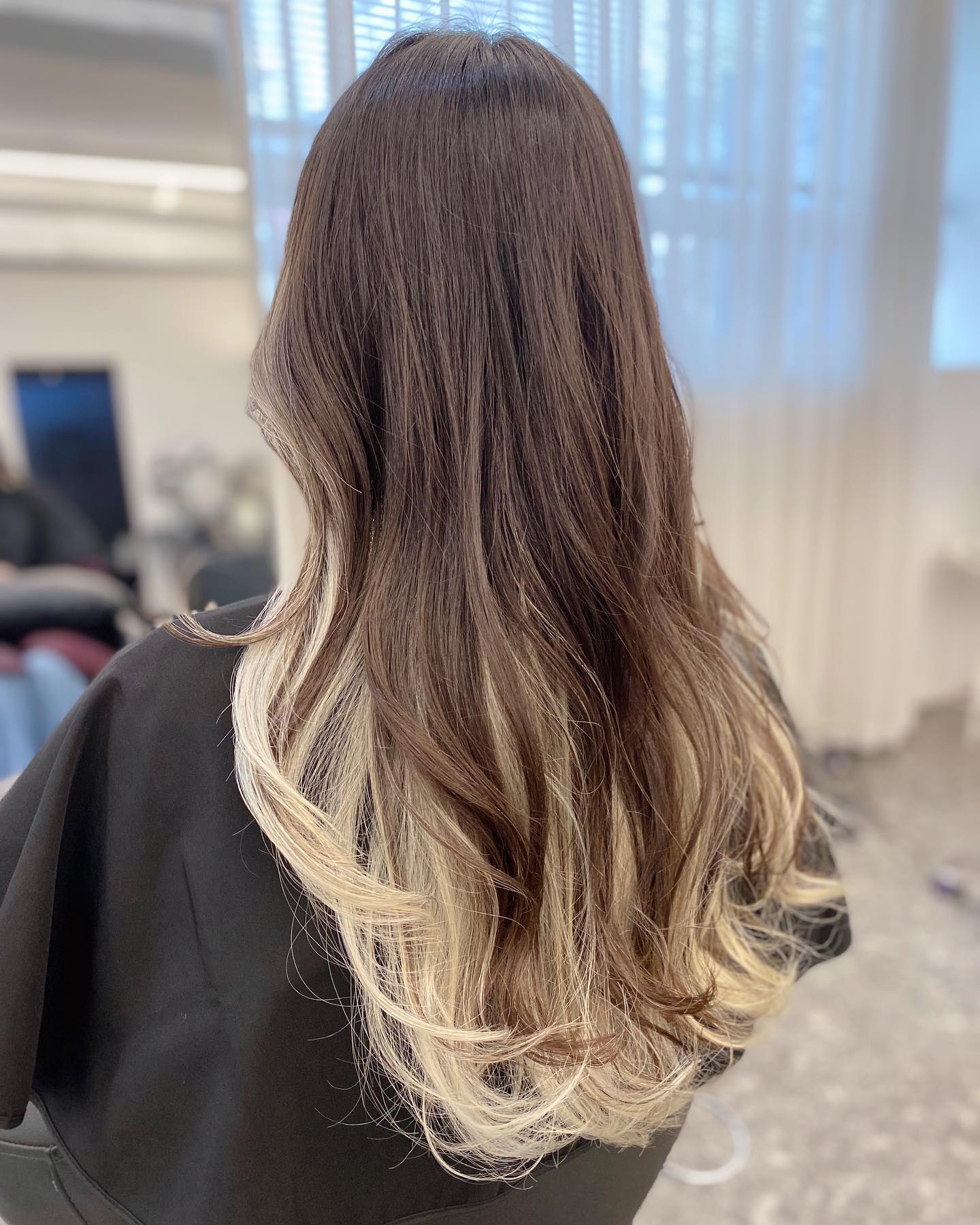 25 Stunning Two-Toned Hair Ideas to Rock in 2025 - divagaze.com