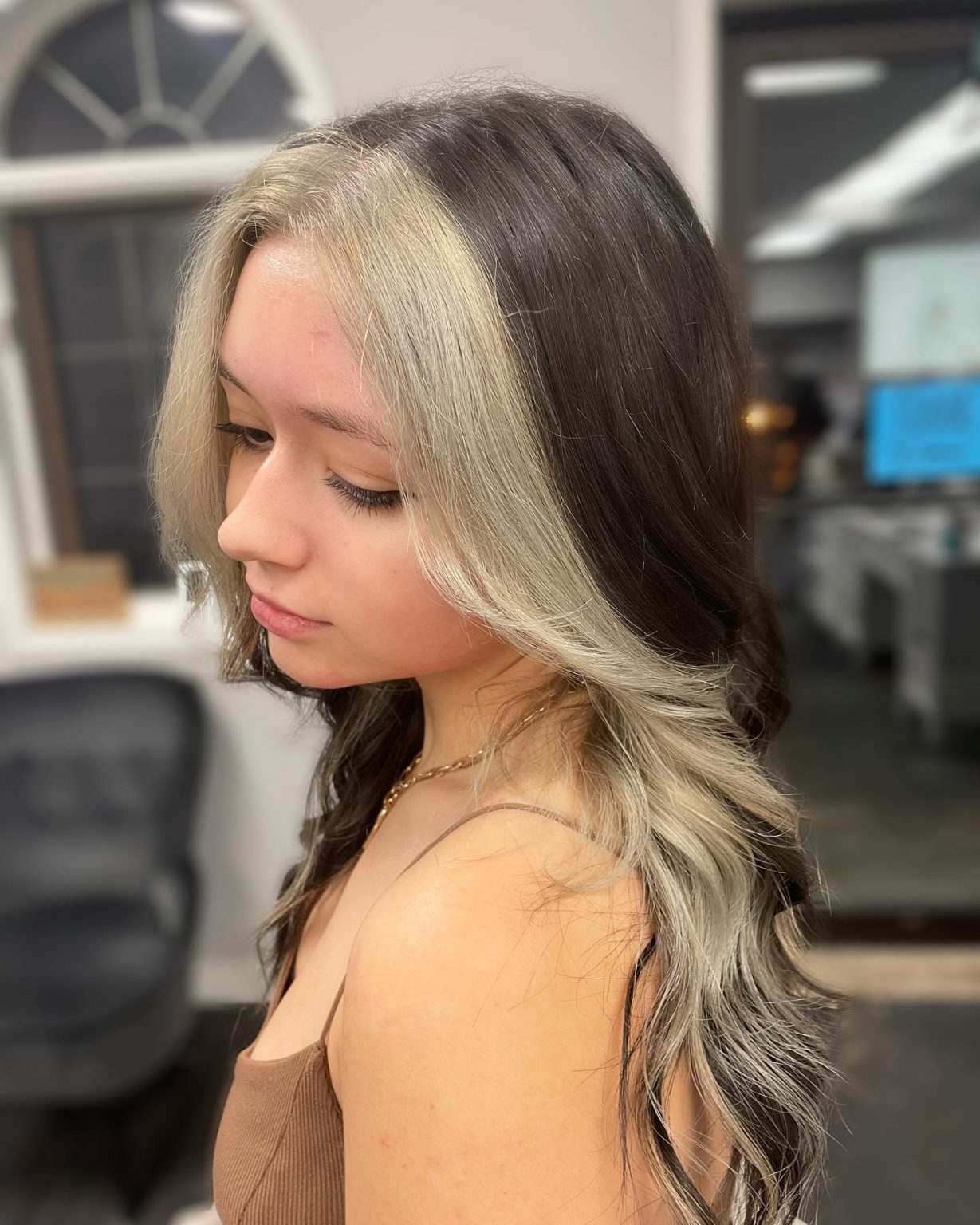 25 Stunning Two-Toned Hair Ideas to Rock in 2025 - divagaze.com