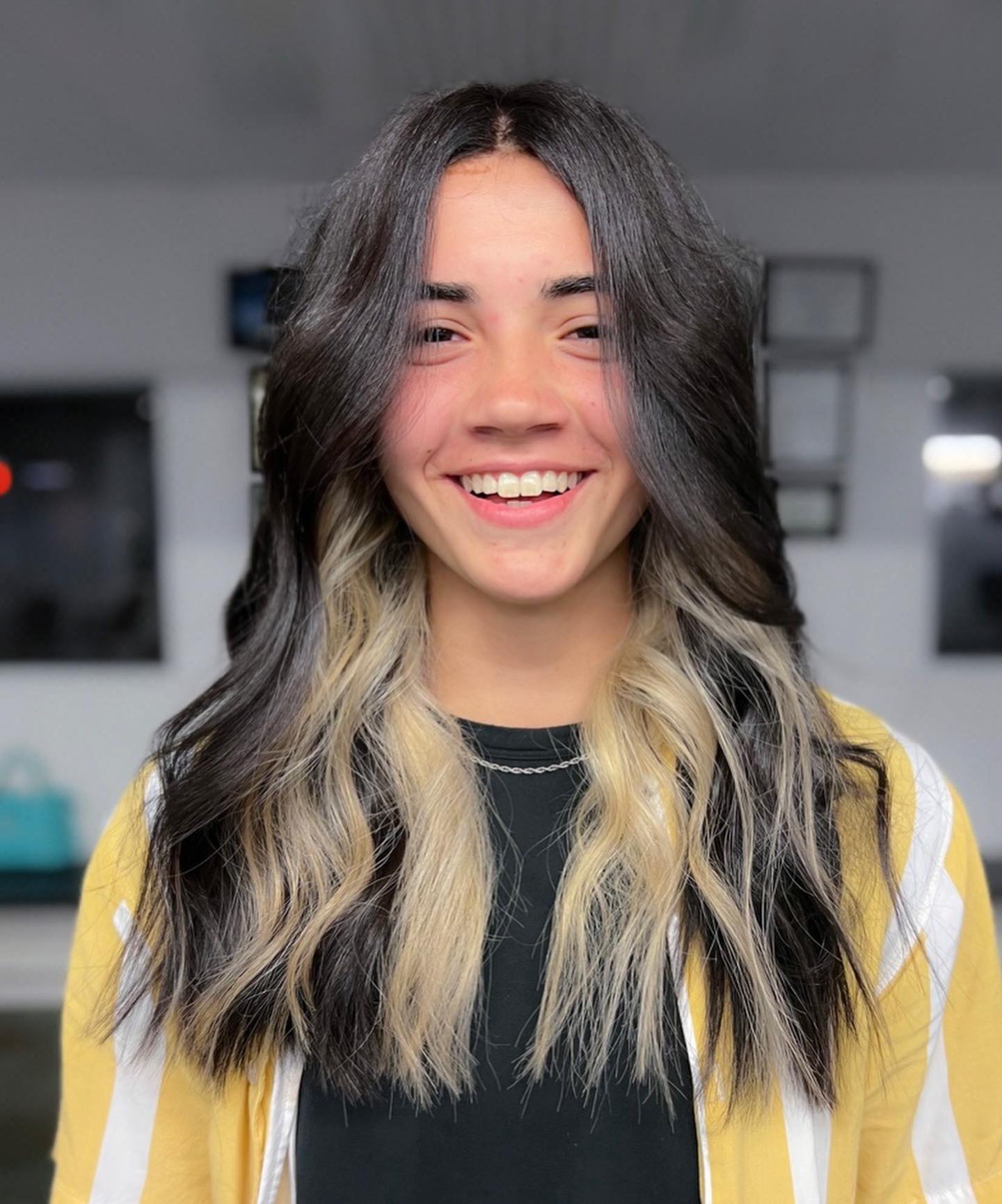 25 Stunning Two-Toned Hair Ideas to Rock in 2025 - divagaze.com