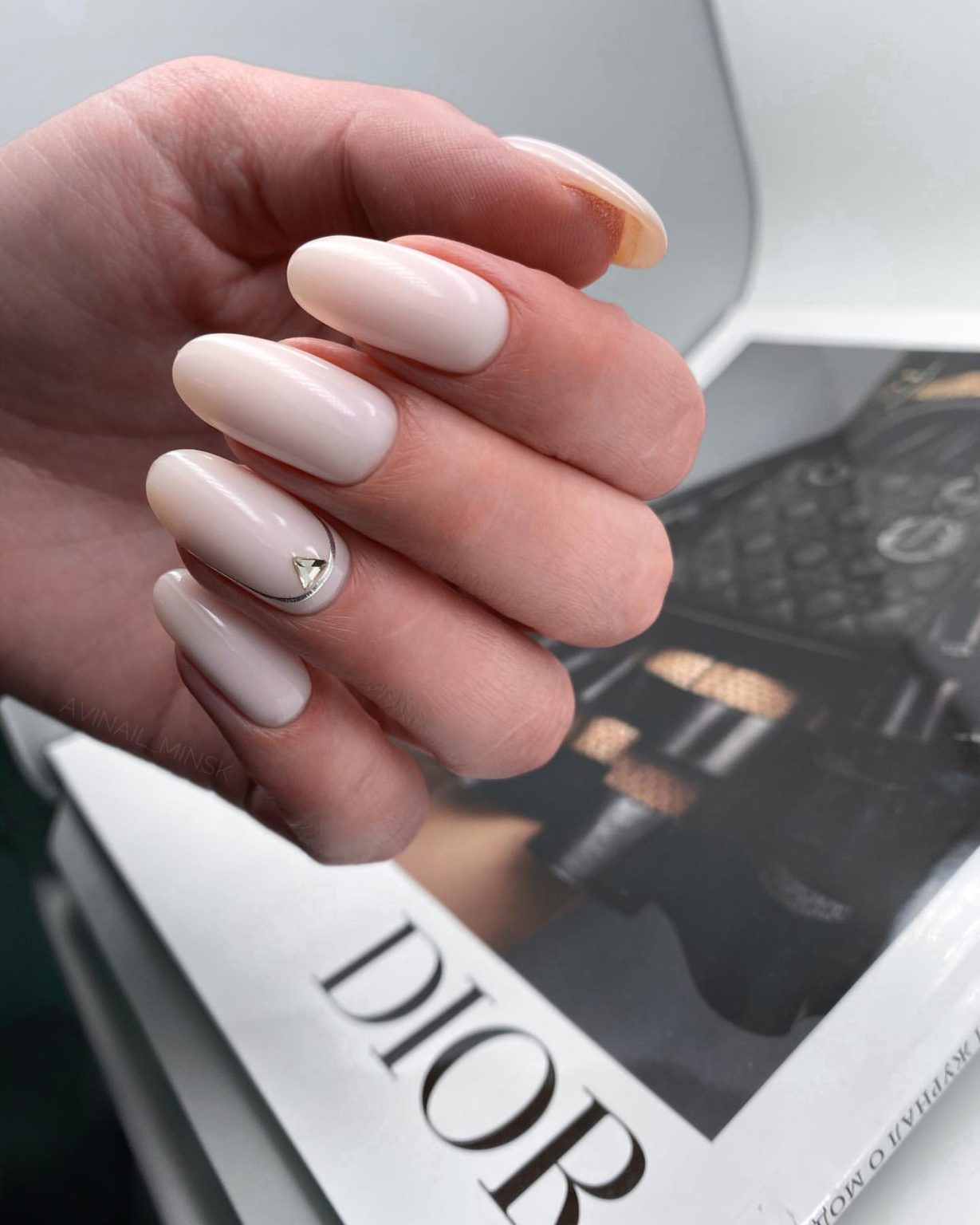 25 Minimalist Nails: Chic and Trendy Designs to Elevate Your Style ...