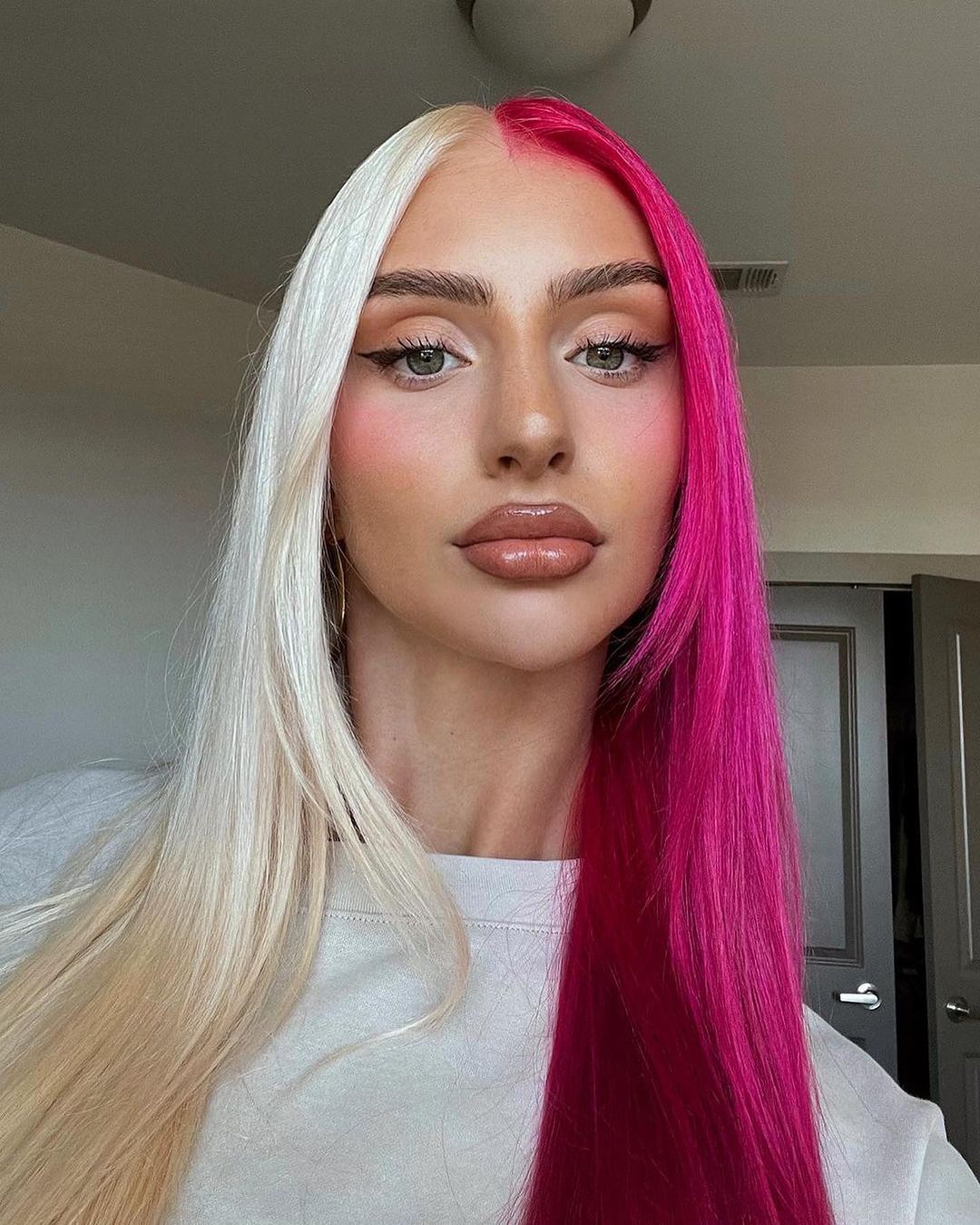 25 Stunning Two-Toned Hair Ideas to Rock in 2025 - divagaze.com