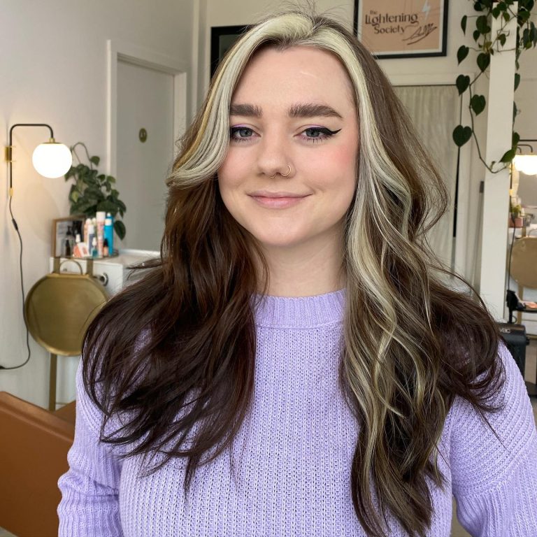 25 Stunning Two-Toned Hair Ideas to Rock in 2025 - divagaze.com