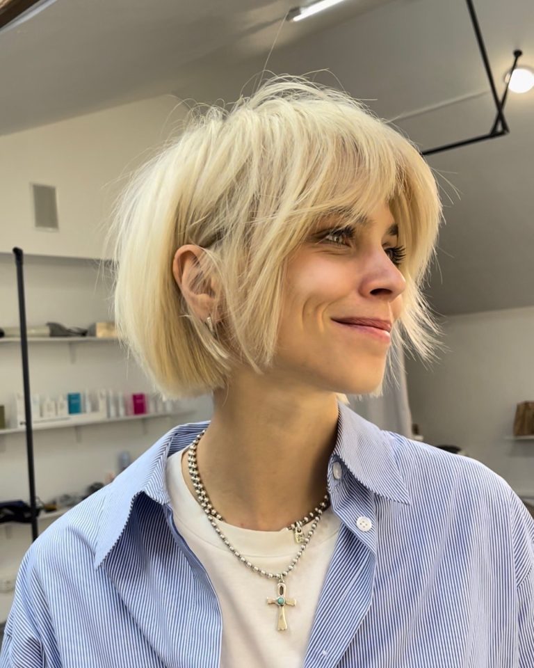 25 Short Hairstyles with Bangs 2025: Trendy Ideas for Every Face Shape ...