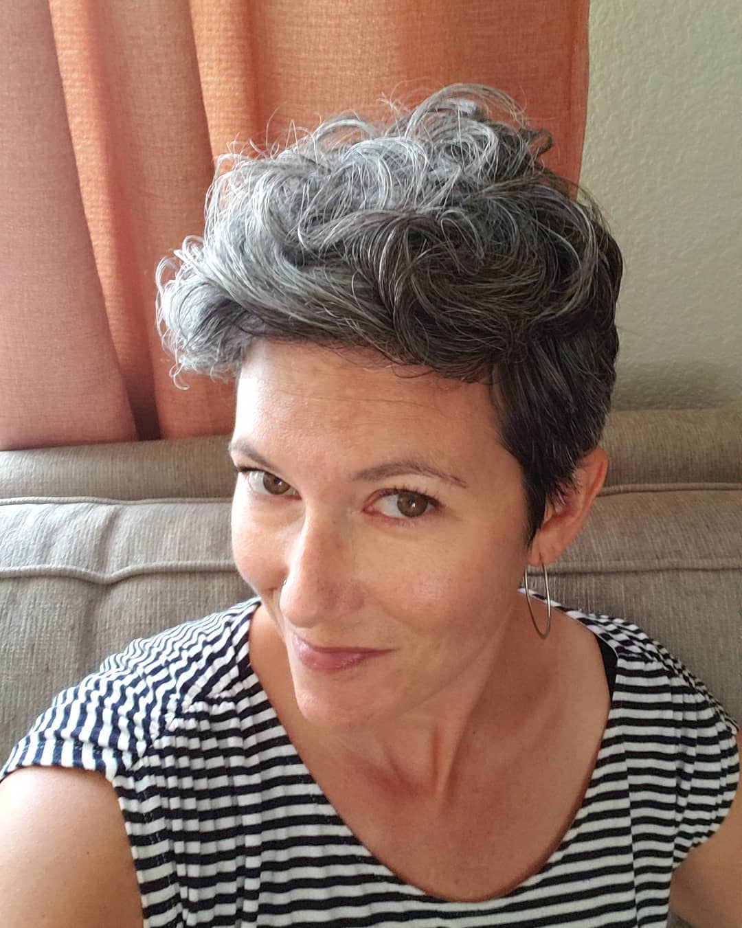 30 Gray Hair Pixie Cuts 2025 That Will Make You Look Stylish, Modern ...