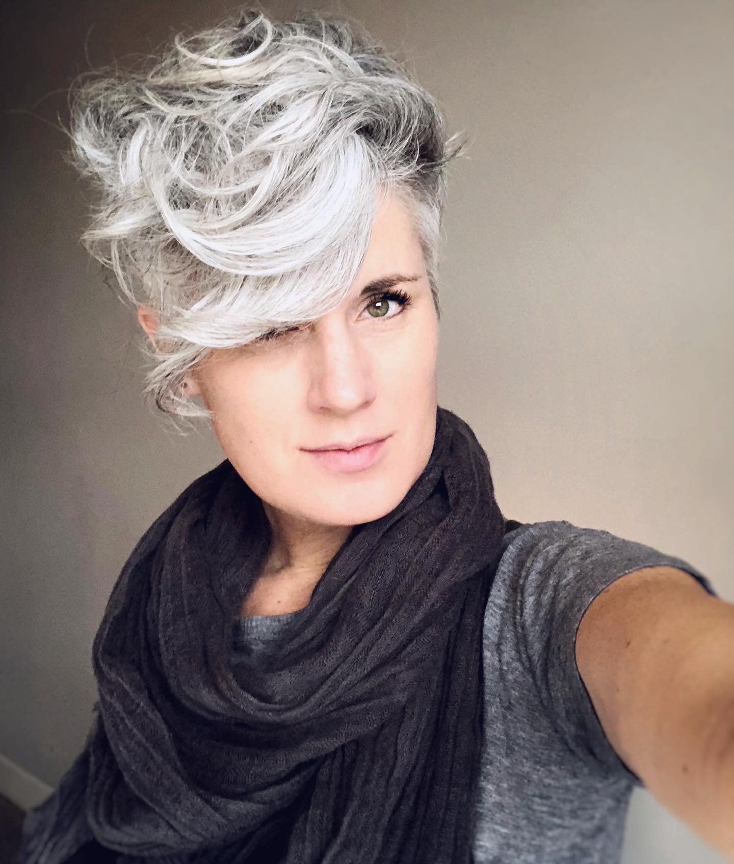 30 Gray Hair Pixie Cuts 2025 That Will Make You Look Stylish, Modern ...