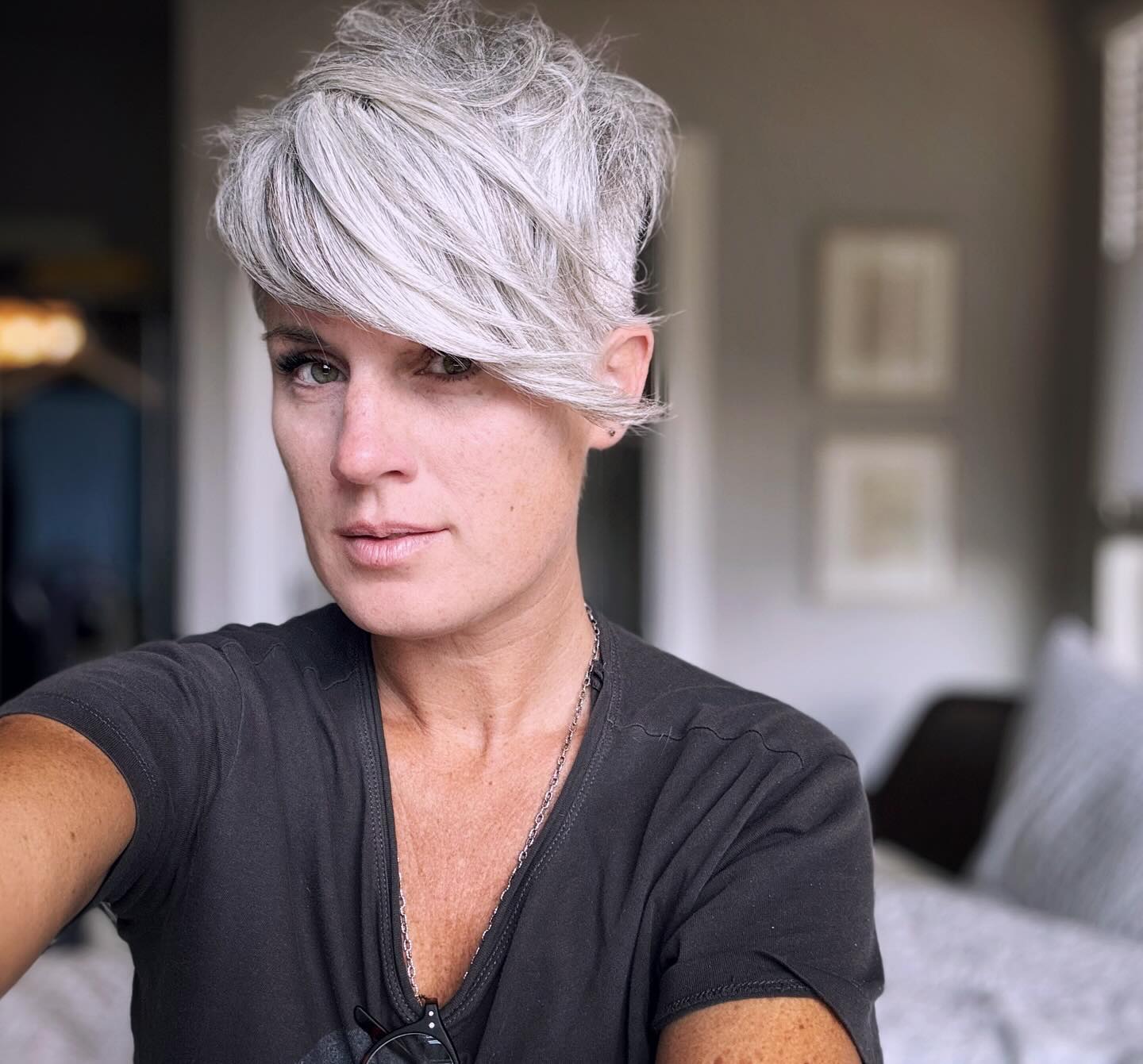 30 Gray Hair Pixie Cuts 2025 That Will Make You Look Stylish, Modern ...