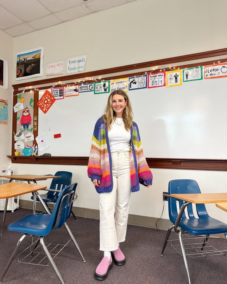 35 Young Teacher Outfits 2025: Stylish and Comfortable Looks for Every ...