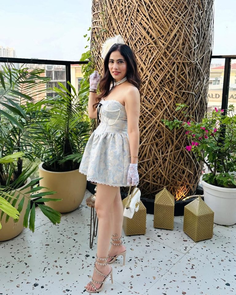 30 High Tea Outfits For Women 2025: Elegant, Modern And Vintage Styles ...