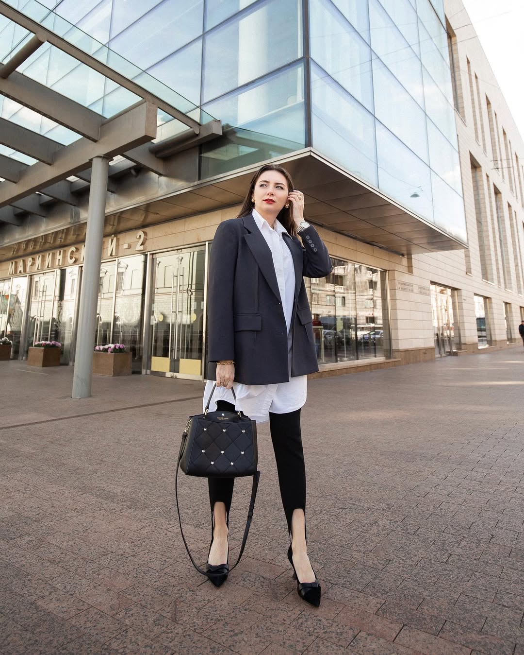 25 Teacher Outfits 2025: Stylish and Comfy Looks for Every Season and ...