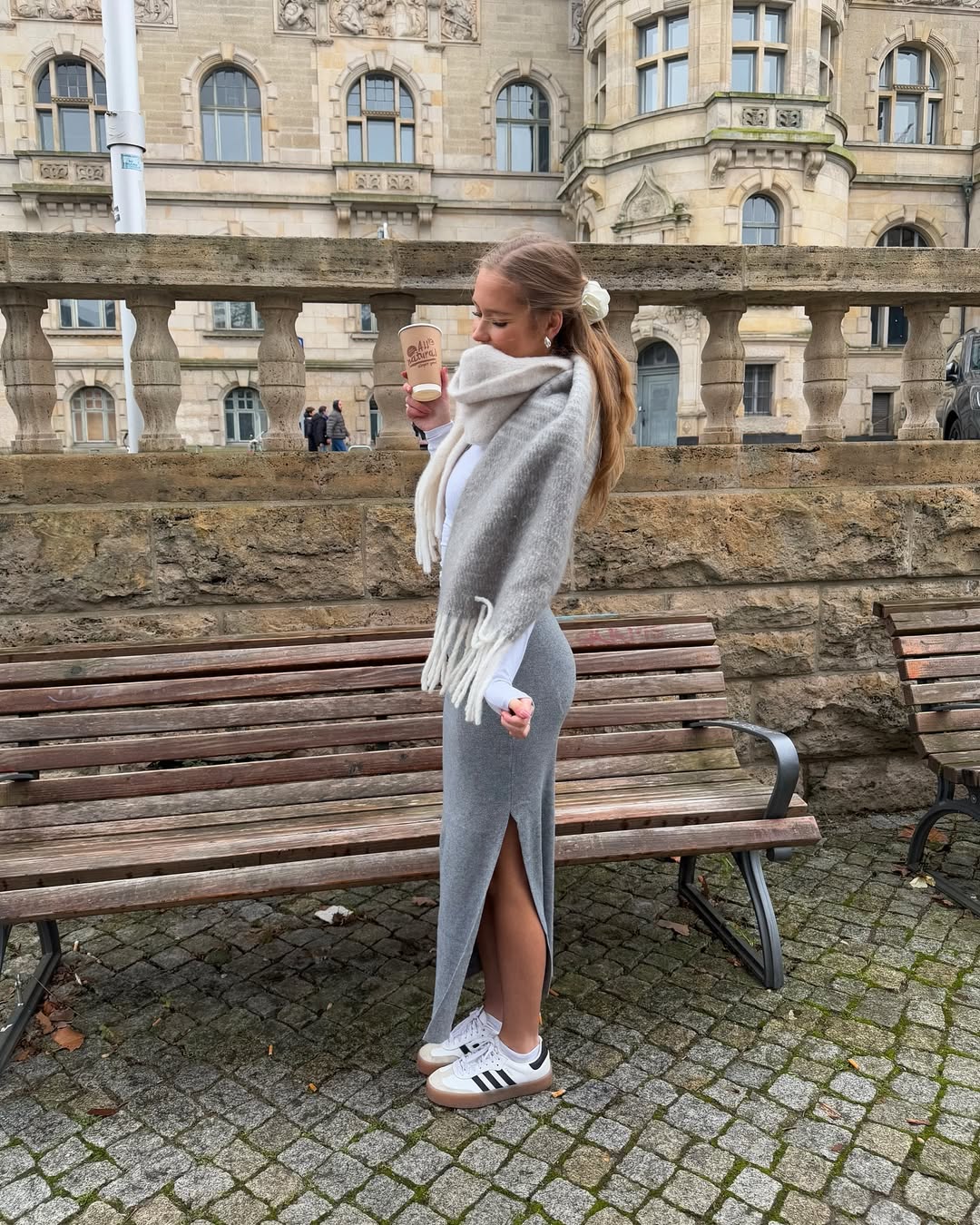 30 Mom Outfits 2025: Trendy, Chic and Comfy Looks for Every Season and ...