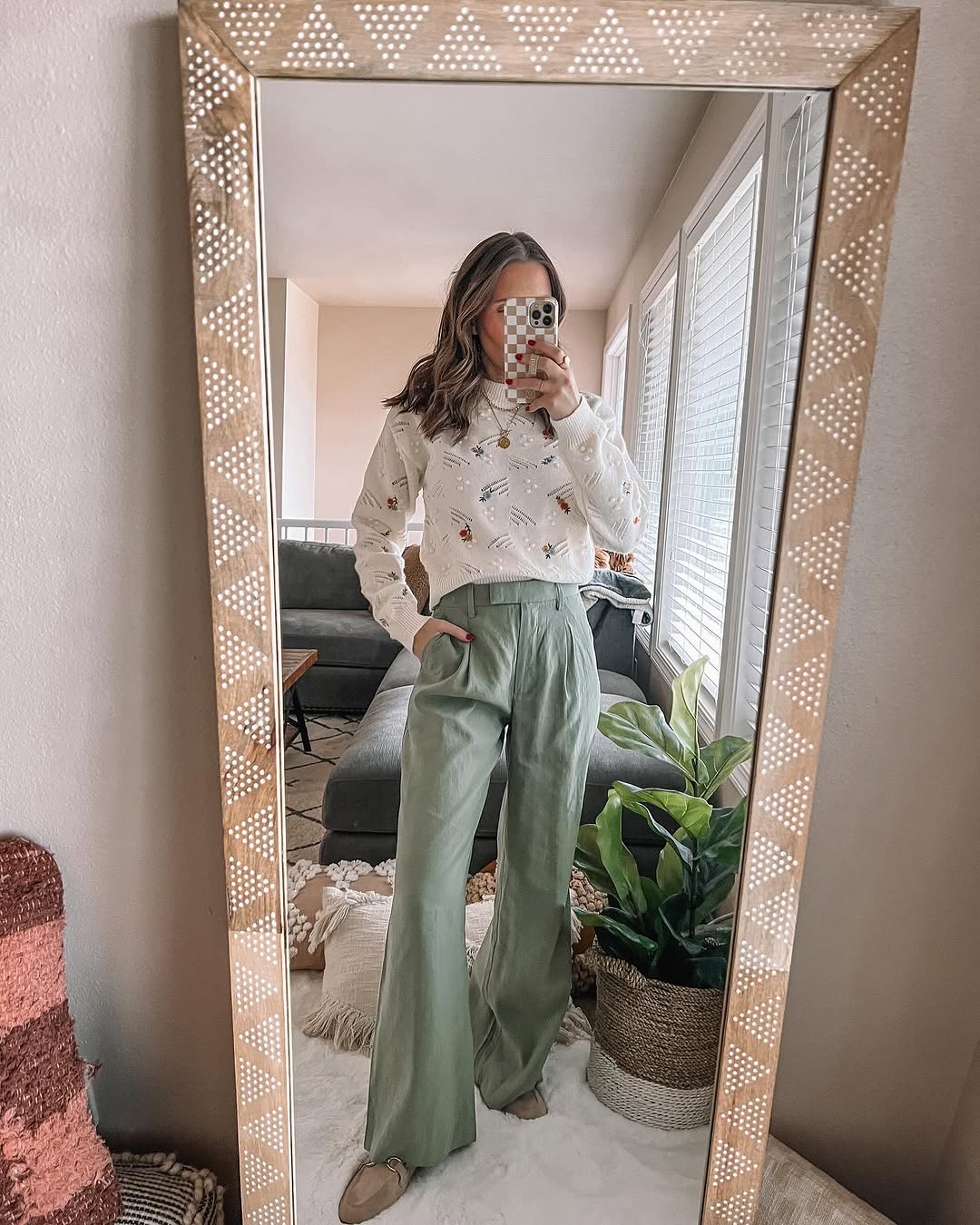 35 Young Teacher Outfits 2025: Stylish and Comfortable Looks for Every ...