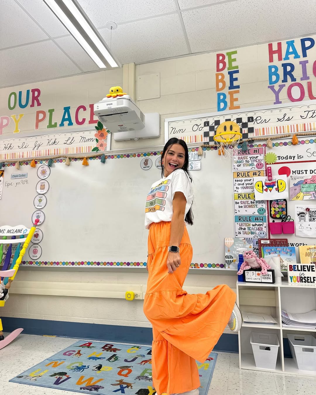 35 Young Teacher Outfits 2025: Stylish and Comfortable Looks for Every ...