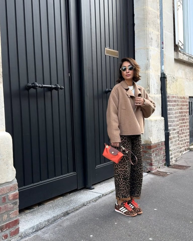 30 Mom Outfits 2025: Trendy, Chic and Comfy Looks for Every Season and ...
