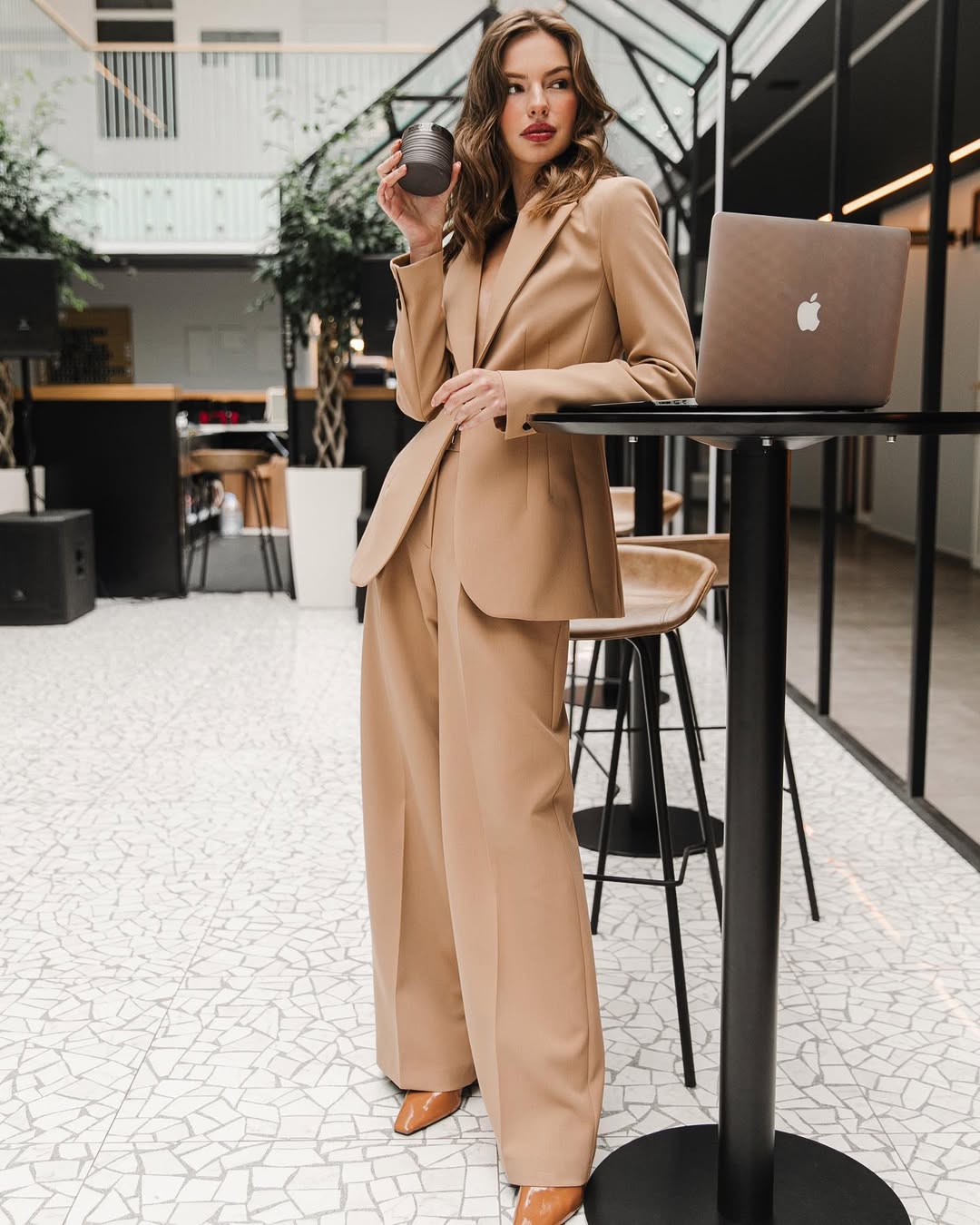 25 Teacher Outfits 2025: Stylish and Comfy Looks for Every Season and ...