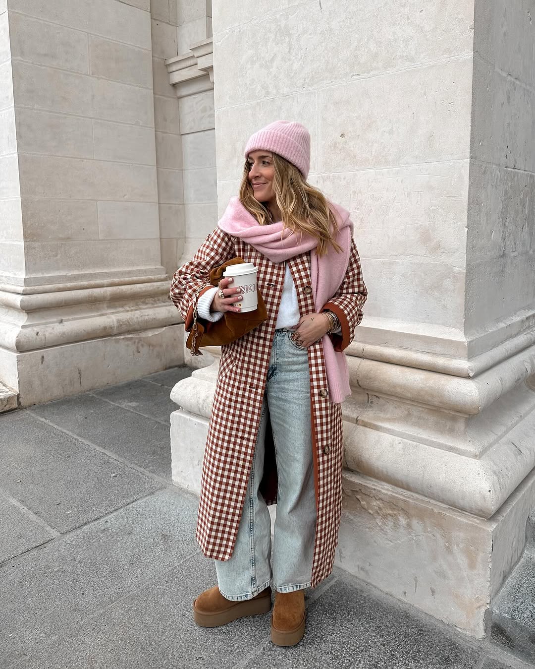 30 Mom Outfits 2025: Trendy, Chic and Comfy Looks for Every Season and ...