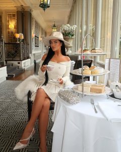 30 High Tea Outfits for Women 2025: Elegant, Modern and Vintage Styles ...
