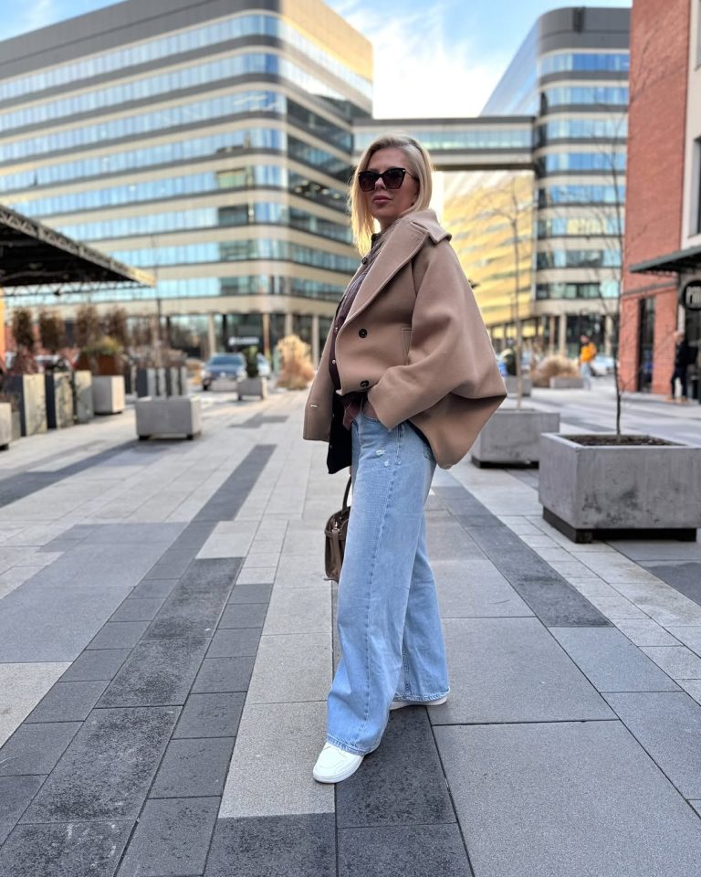 30 Mom Outfits 2025: Trendy, Chic and Comfy Looks for Every Season and ...