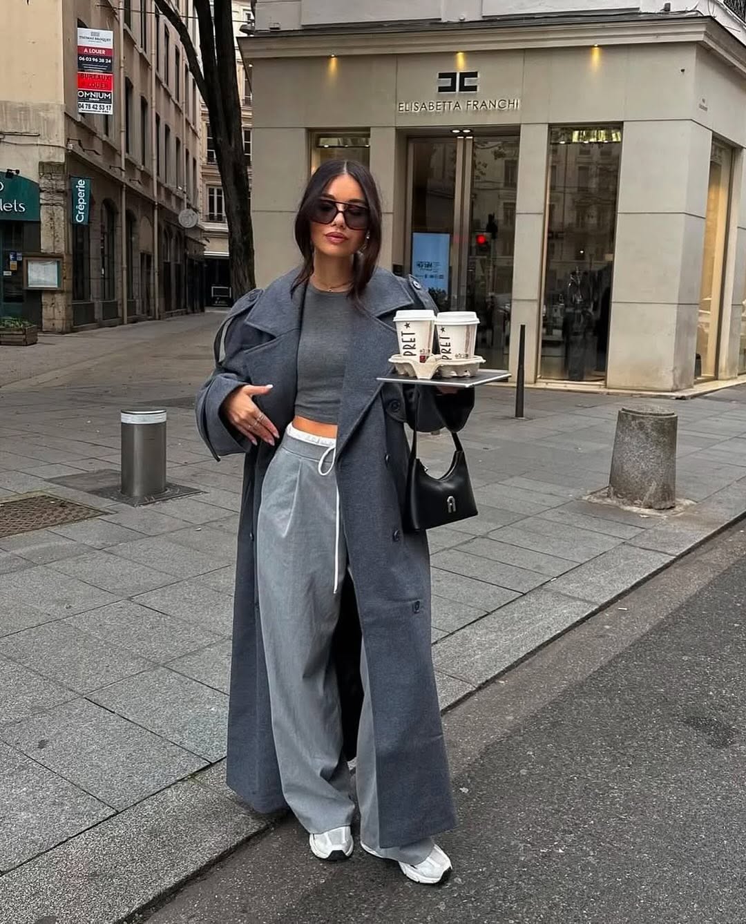 30 Mom Outfits 2025: Trendy, Chic and Comfy Looks for Every Season and ...