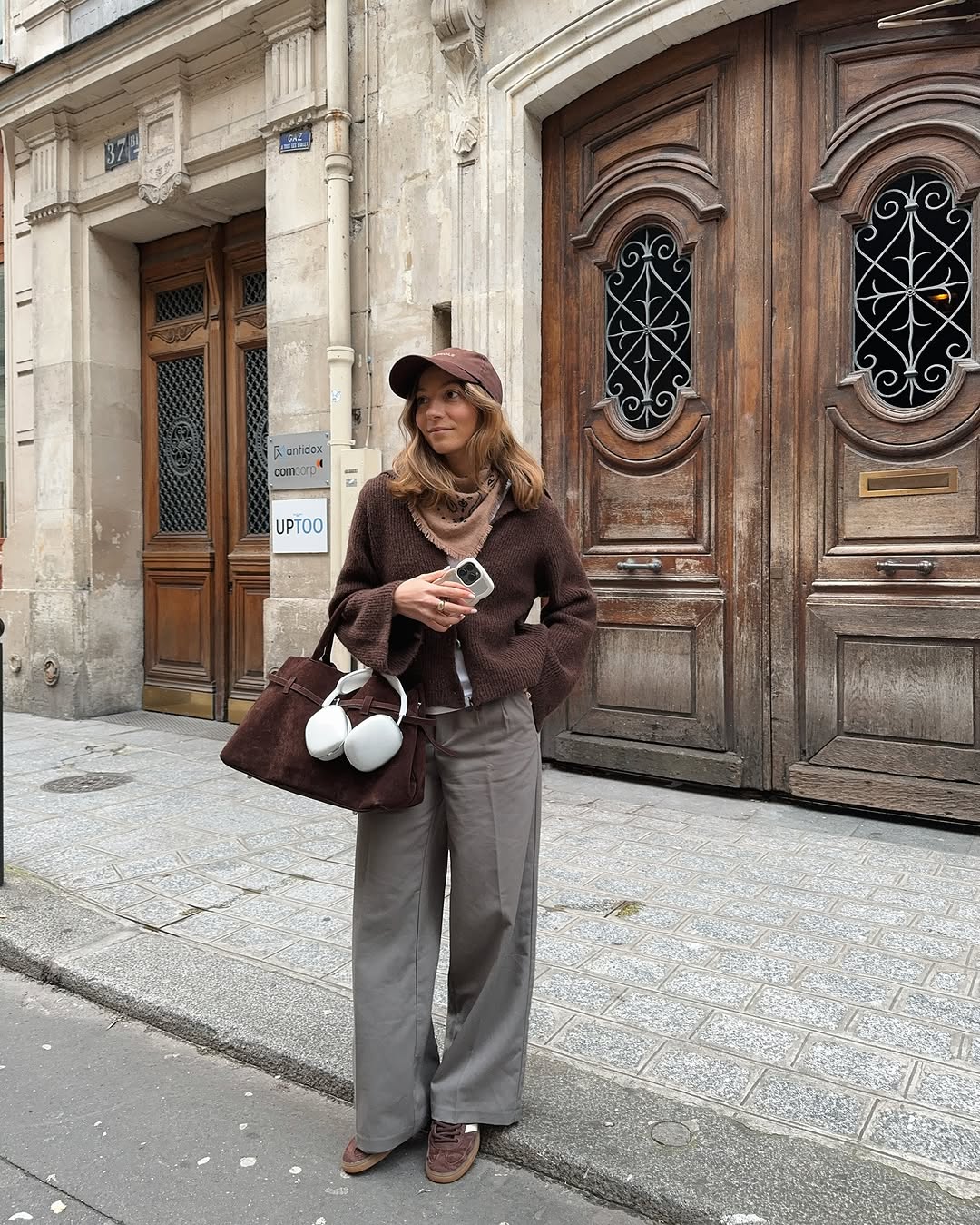 30 Mom Outfits 2025: Trendy, Chic and Comfy Looks for Every Season and ...
