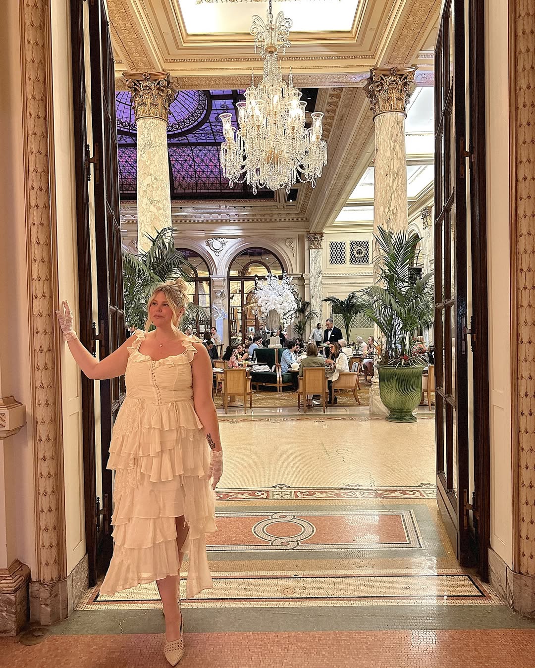 30 High Tea Outfits for Women 2025: Elegant, Modern and Vintage Styles ...