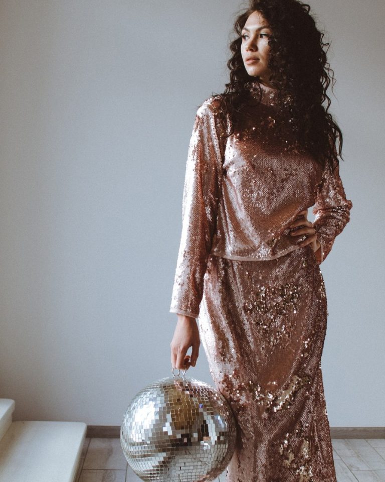 30 Disco Party Outfit Ideas 2025 – Shine Like A Star At Every Night ...