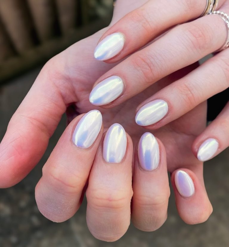 25 White Chrome Nails 2025: Trendy and Elegant Designs for a Futuristic ...