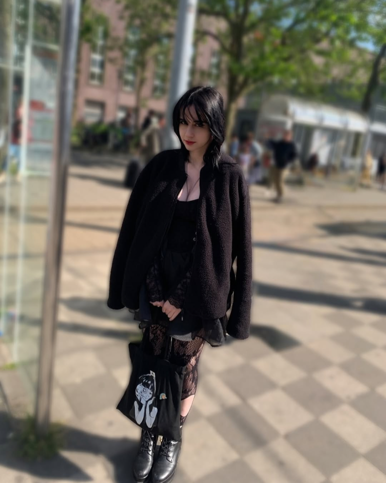 30 Goth Outfits 2025: Dark, Chic & Aesthetic Styles for Every Occasion ...