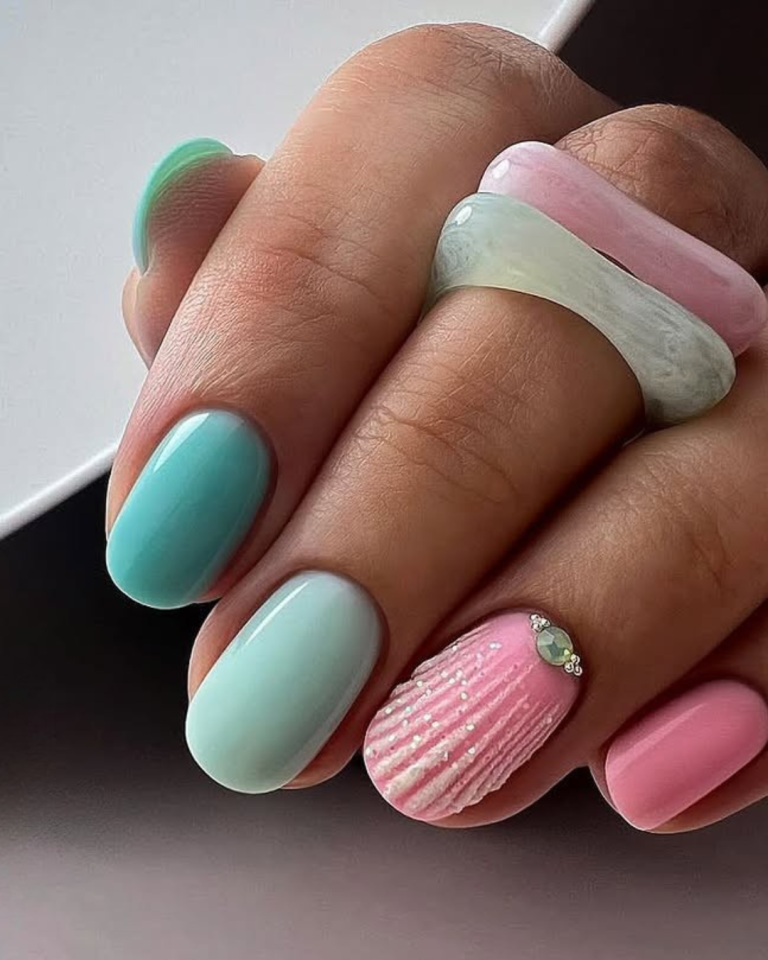 Beach Color Nails 2025