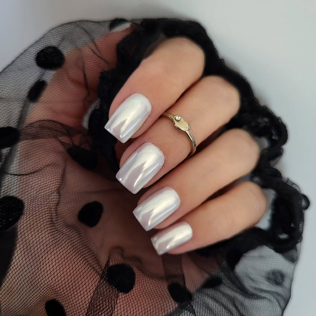 25 White Chrome Nails 2025: Trendy and Elegant Designs for a Futuristic ...