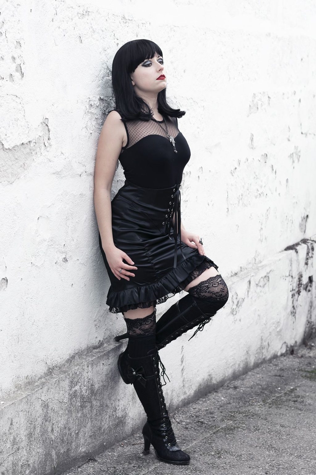30 Goth Outfits 2025: Dark, Chic & Aesthetic Styles for Every Occasion ...